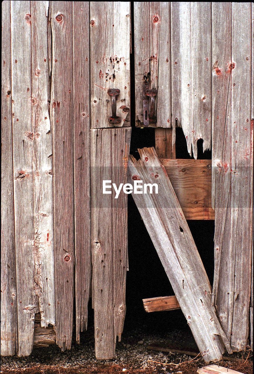 Closed wooden door | ID: 198020812