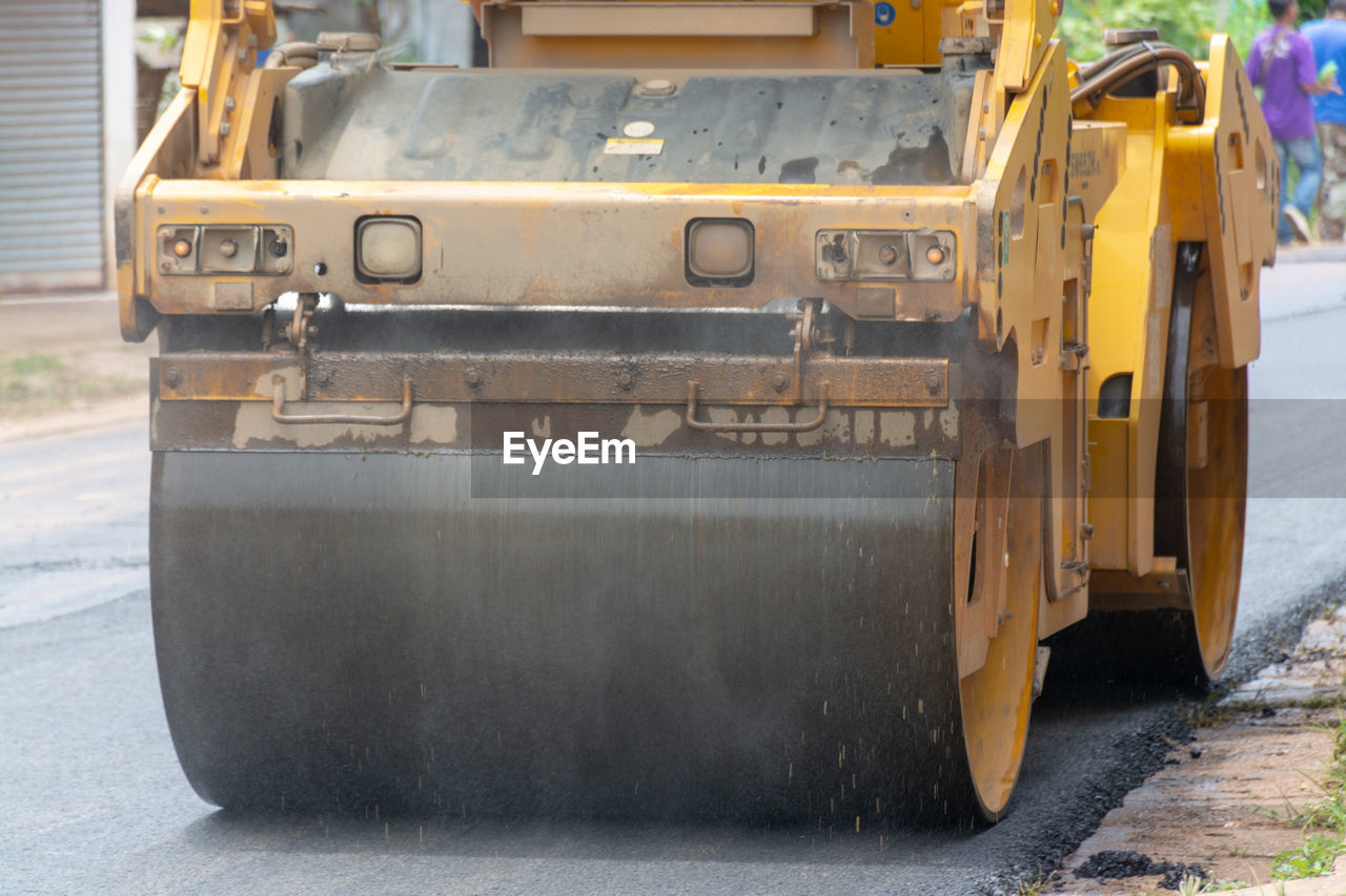 View of yellow machine | ID: 143392013