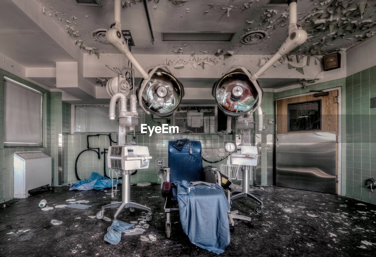 View of damaged medical equipment in hospital | ID: 84701075